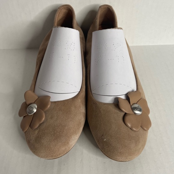 UGG | Shoes | Ugg Tan Suede Leather Block Heels With Flower Detail ...